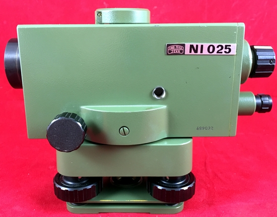 Virtuelles Museum Vermessungsinstrumente - Kompensatornivellier Ni 025 NVA